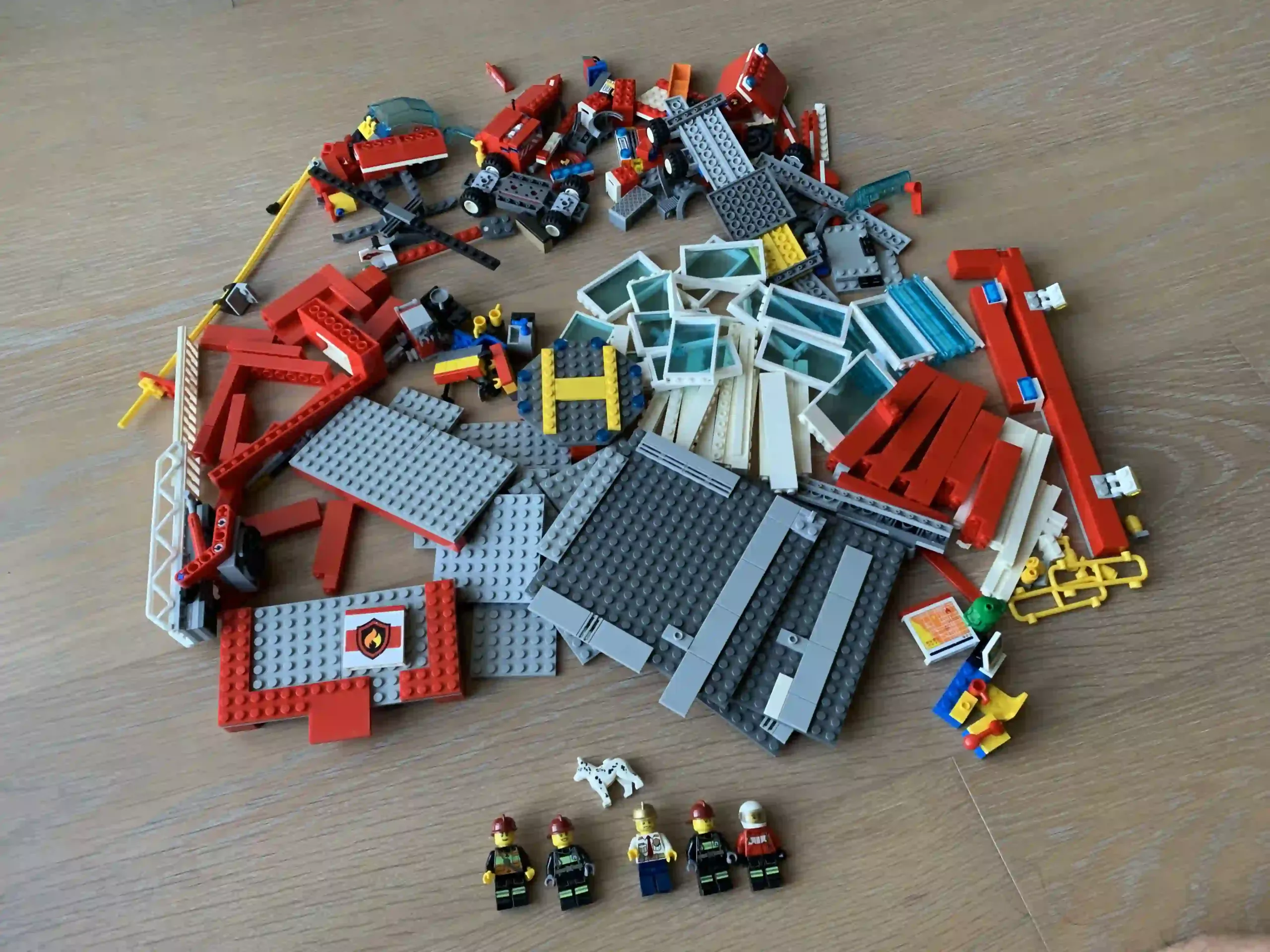 樂高城市系列經典消防局 60004 盒組開箱 - 飯店備品富翁